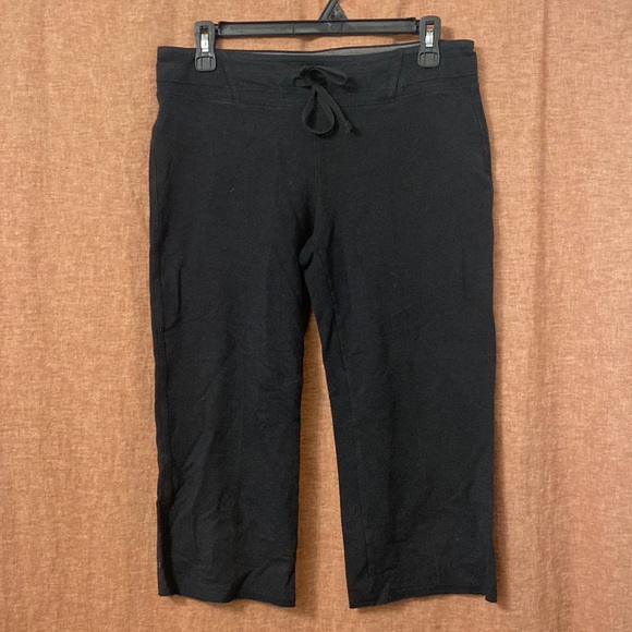 ALO Yoga | Pants & Jumpsuits | Alo Capri Pants | Poshmark